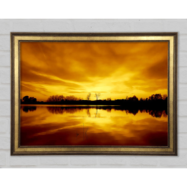 Haus am Meer Atemberaubender See bei Sonnenuntergang Goldener gerahmter Druck | Wayfair.de